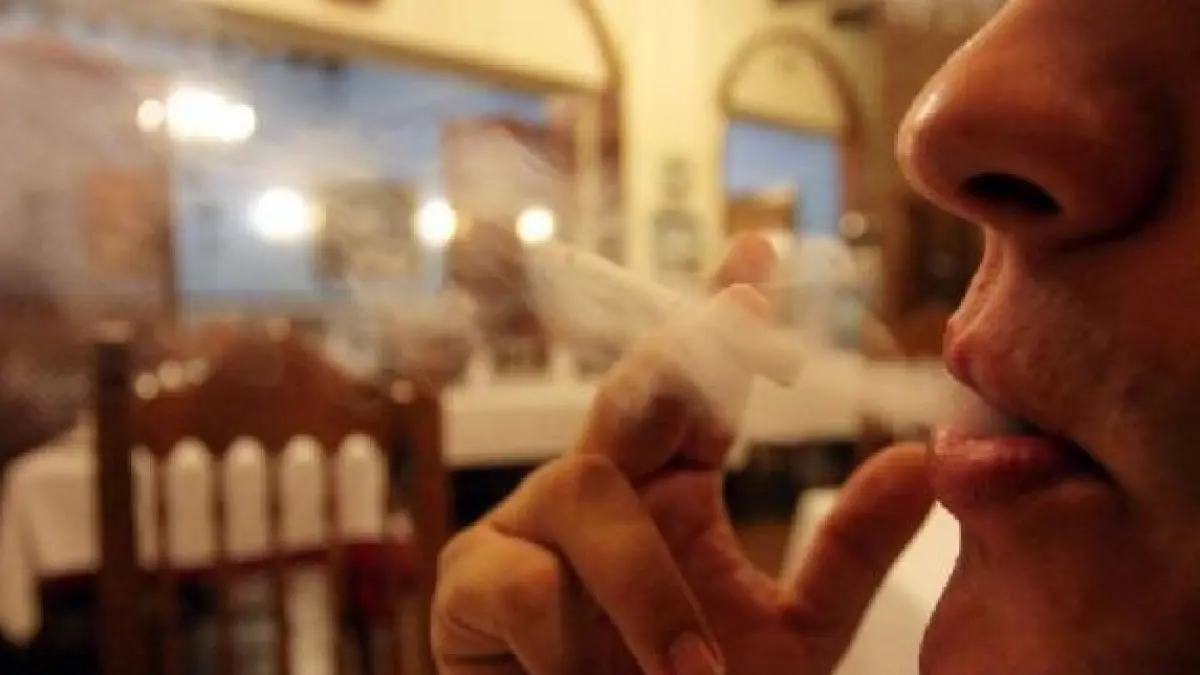 Las empresarias fuman y beben, mientras que las amas de casa toman ...