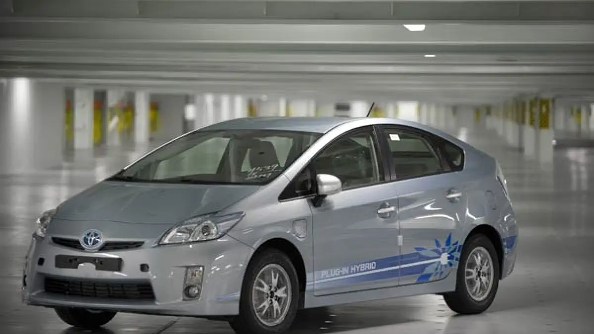 El nuevo modelo híbrido de Toyota, el Prius Plug-In Hybrid, llega a España
