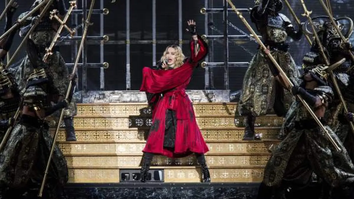 Madonna deslumbra en Barcelona en el primero de sus dos conciertos en ...