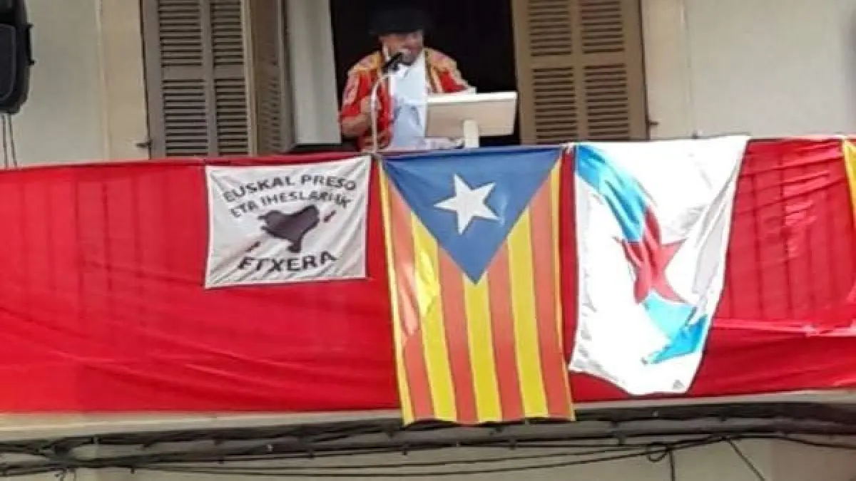 El PP condena la exhibición de una bandera de apoyo a los presos de ETA ...