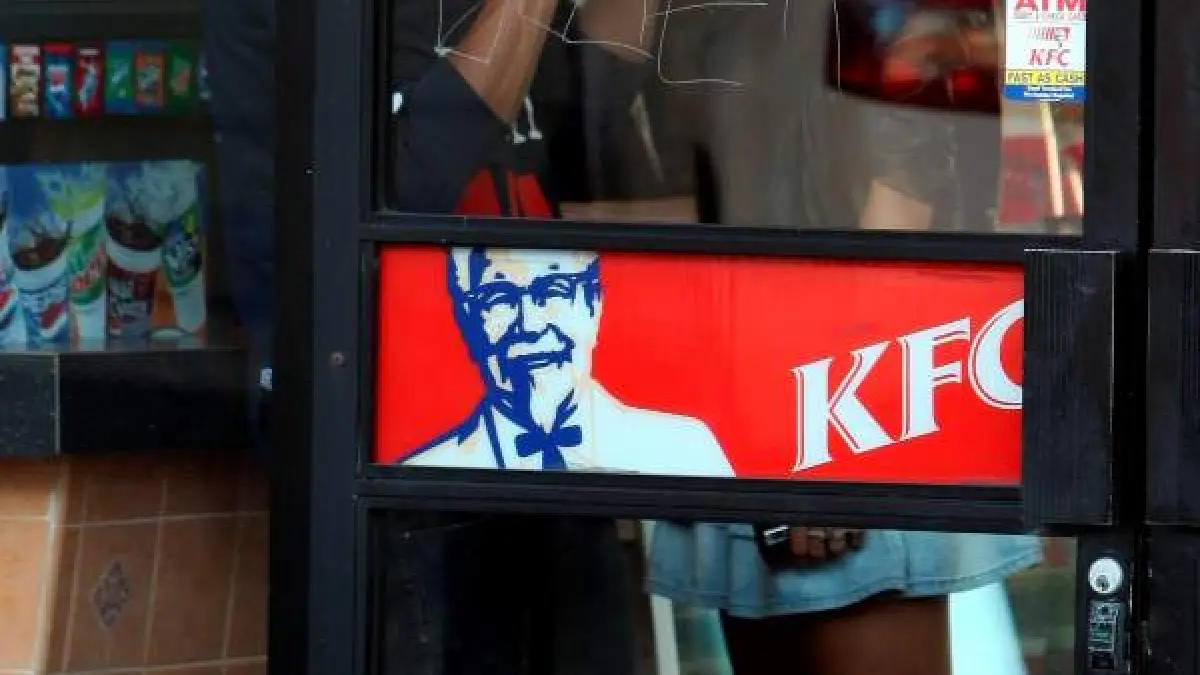 KFC cierra más de 600 restaurantes en Reino Unido por falta de pollo