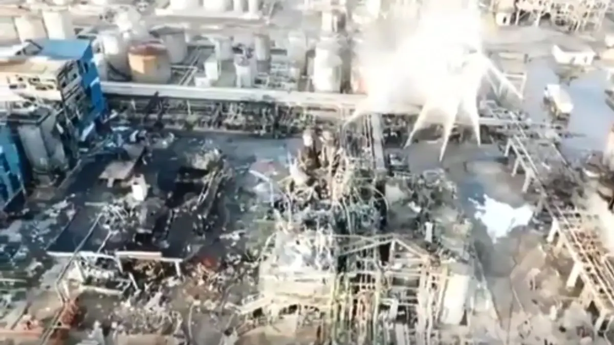 Vídeo: Los bomberos controlan la fábrica de Tarragona afectada por una ...