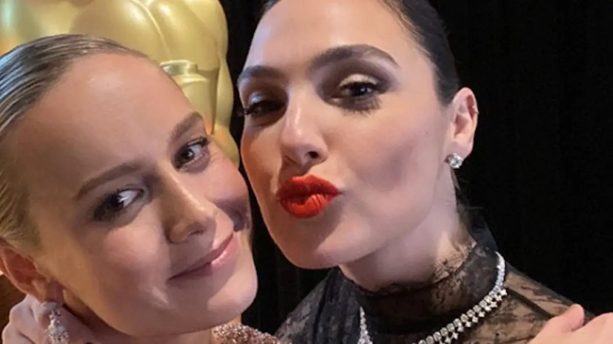 Gal Gadot y Brie Larson hacen el amor y no la guerra: concordia entre ...
