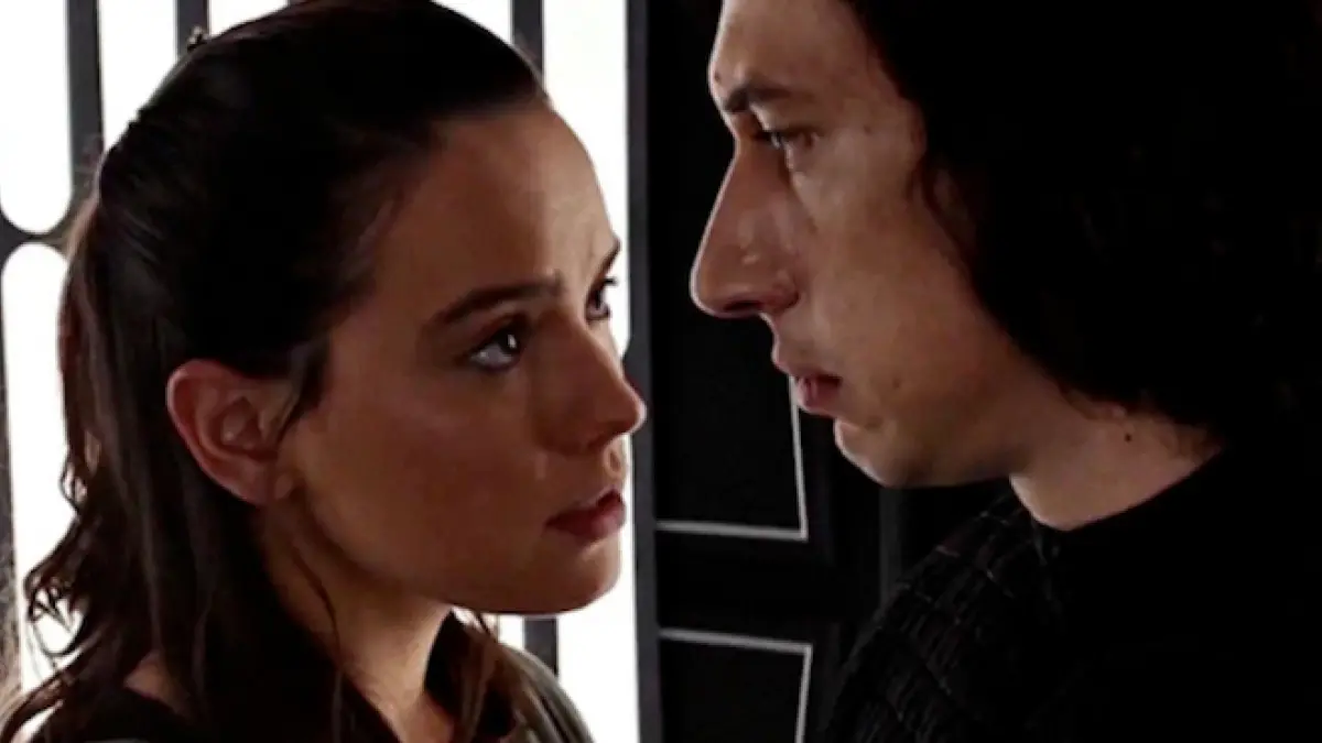 'Star Wars' da marcha atrás con el beso de Rey y Ben