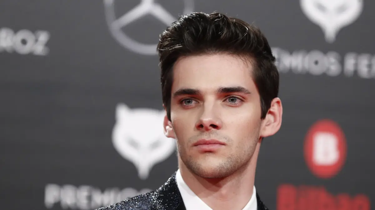 Álvaro Rico sorprende a sus fans con su nueva faceta como cantante