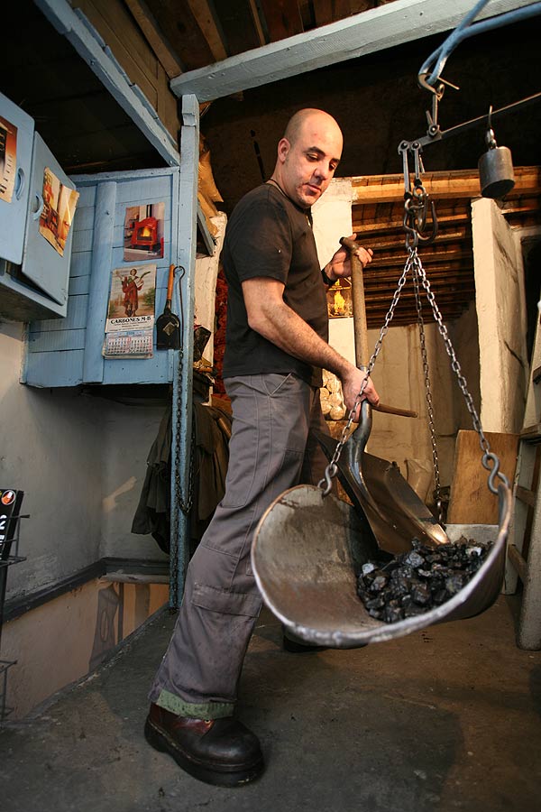 Aún hay 2.000 calderas muy contaminantes en la región