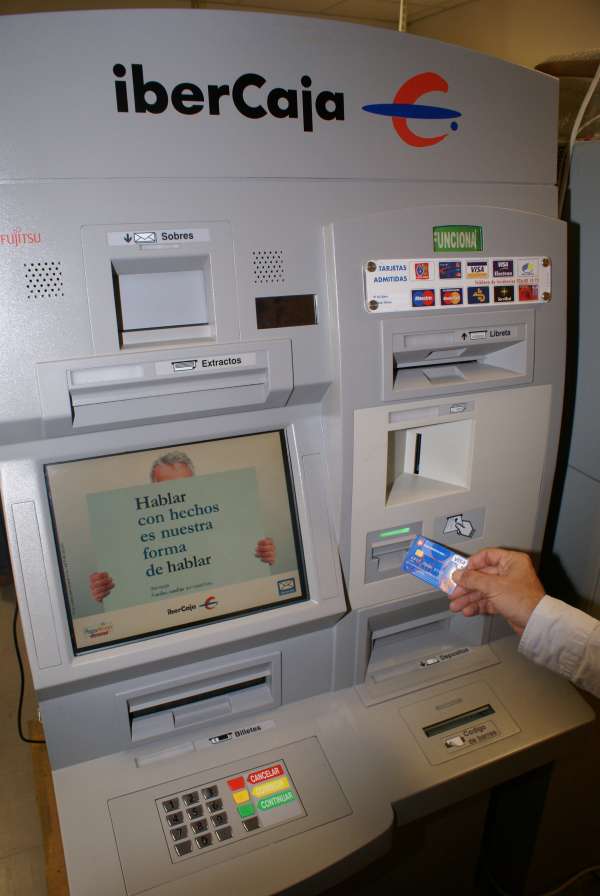Los clientes de Ibercaja y Caja3 pueden operar ya en todos los cajeros ...