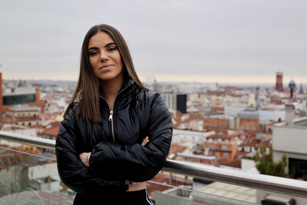 La cantante María Isabel anuncia que se casa con su novio, Juan ...