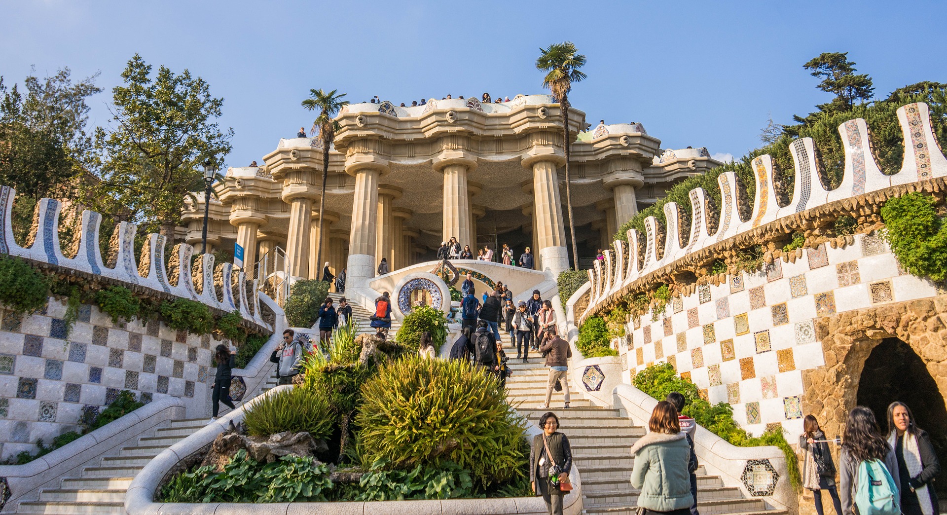 El Parque Güell: siete secretos escondidos en este emblemático parque ...