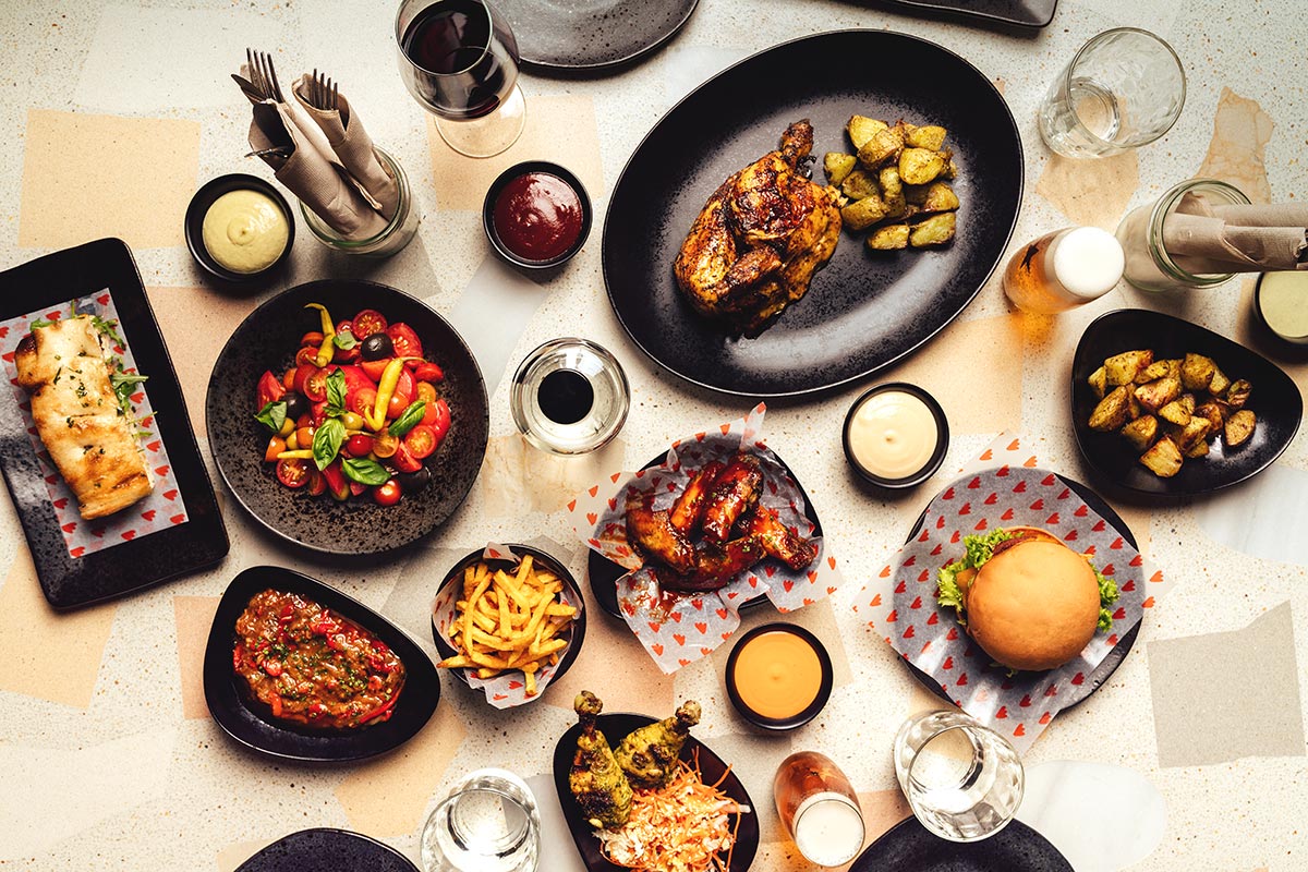 Chickoa, pollos asados al carbón con el toque de Paco Pérez