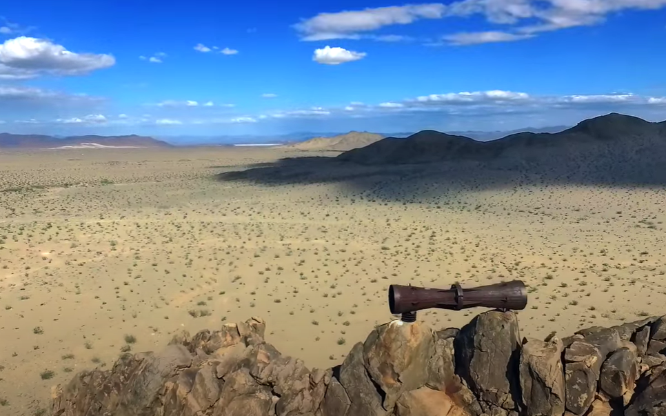 Así es el enorme 'megáfono' de metal que hay en el desierto de Mojave y ...