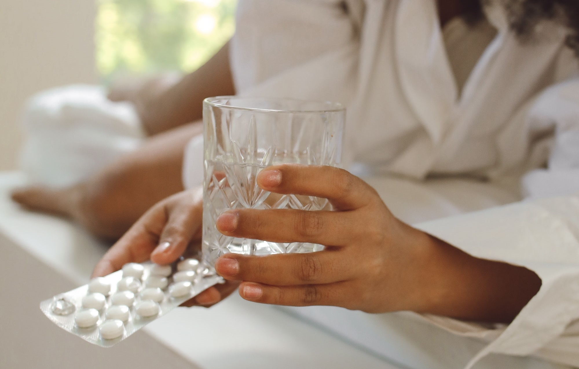 Cómo distinguir los síntomas de covid de una resaca