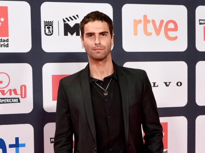 El romántico y lujoso plan de Ester Expósito y su nuevo chico, Nico ...