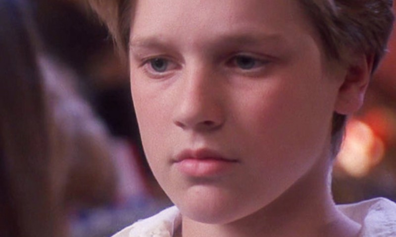 El impresionante cambio físico de Devon Sawa, el niño protagonista de ...
