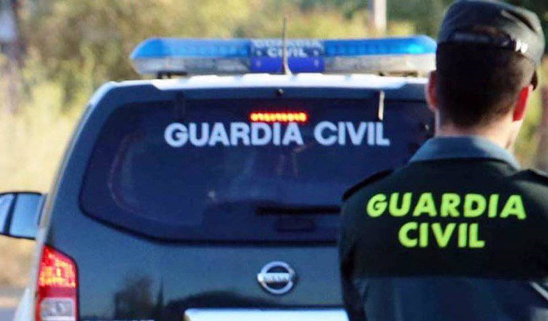 ¿Qué pasa si adelantas a la Guardia Civil en España? Esto es lo que dice la DGT