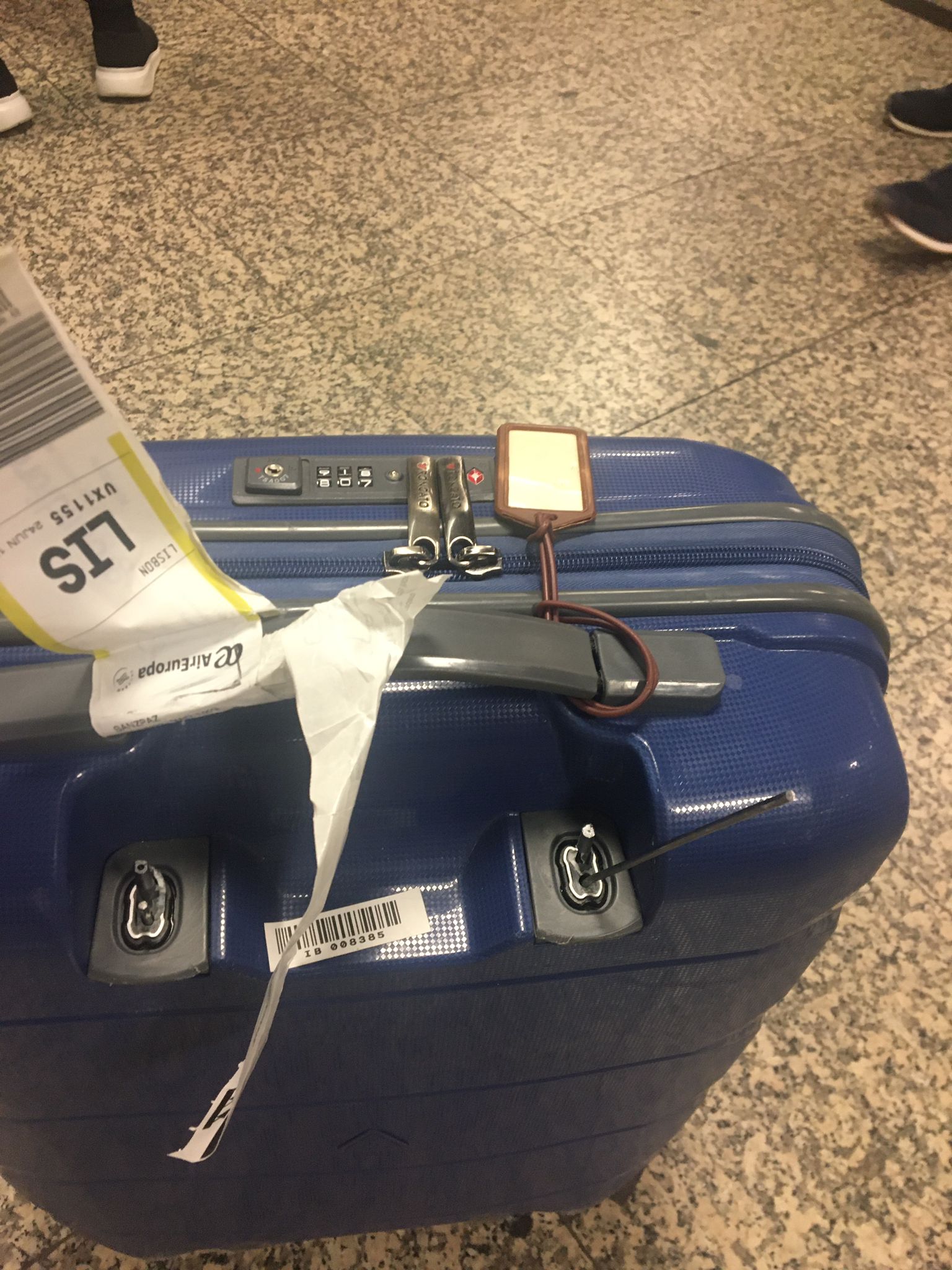 Por qué si te rompen las ruedas o asas de la maleta en un viaje no ...