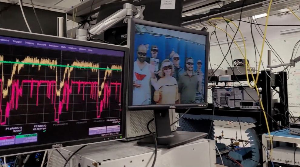 Desarrollan una 'televisión atómica' que usa grandes átomos y dos ...