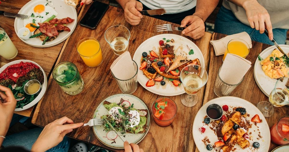 Todo sobre el brunch: ¿qué es? ¿Cuál es su origen? ¿Qué platos no ...