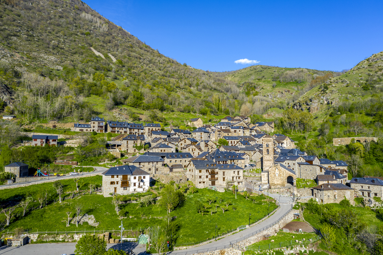 Durro, el pueblo de Lleida de solo 80 habitantes que tiene dos iglesias ...