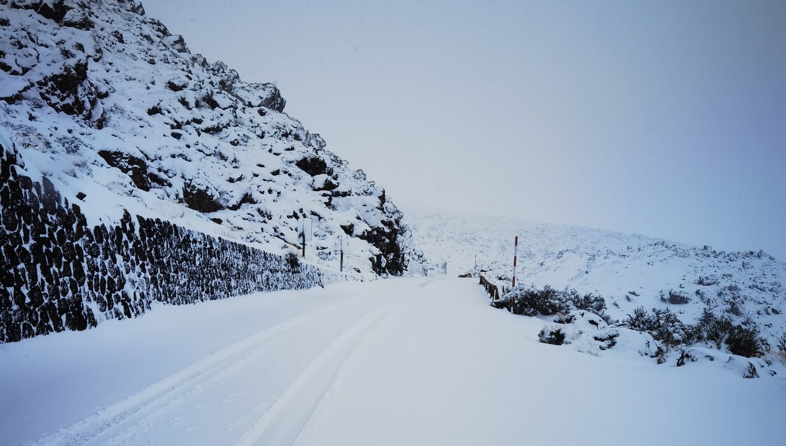 Adiós a la Navidad primaveral: la impactante imagen del Teide nevado ...