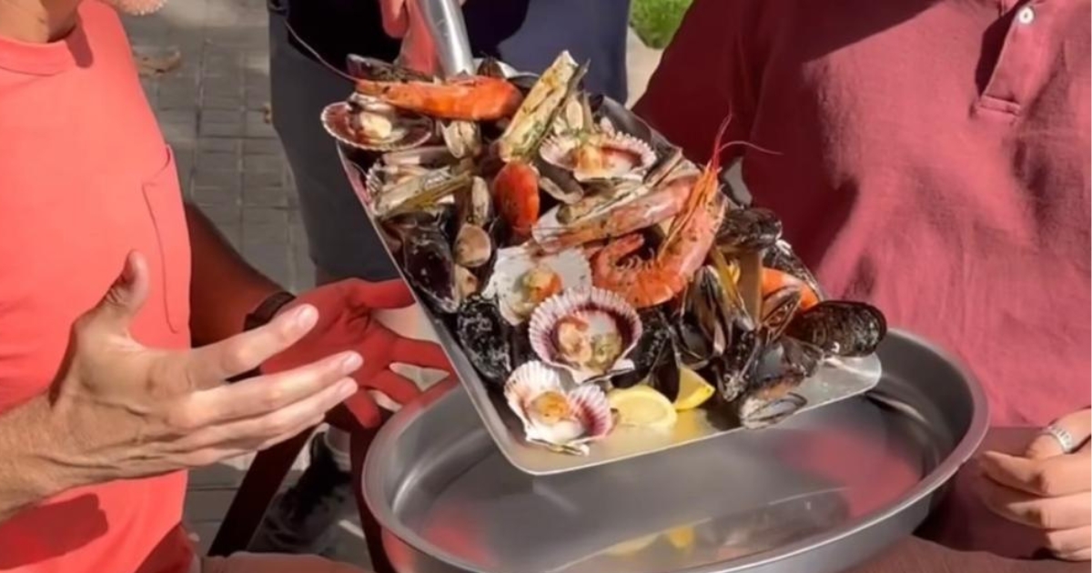 El restaurante de Barcelona en el que te sirven una mariscada a ...