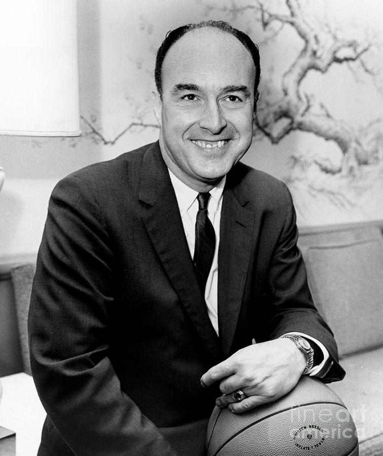 Quién fue... J. Walter Kennedy: el hombre que sacó adelante la NBA