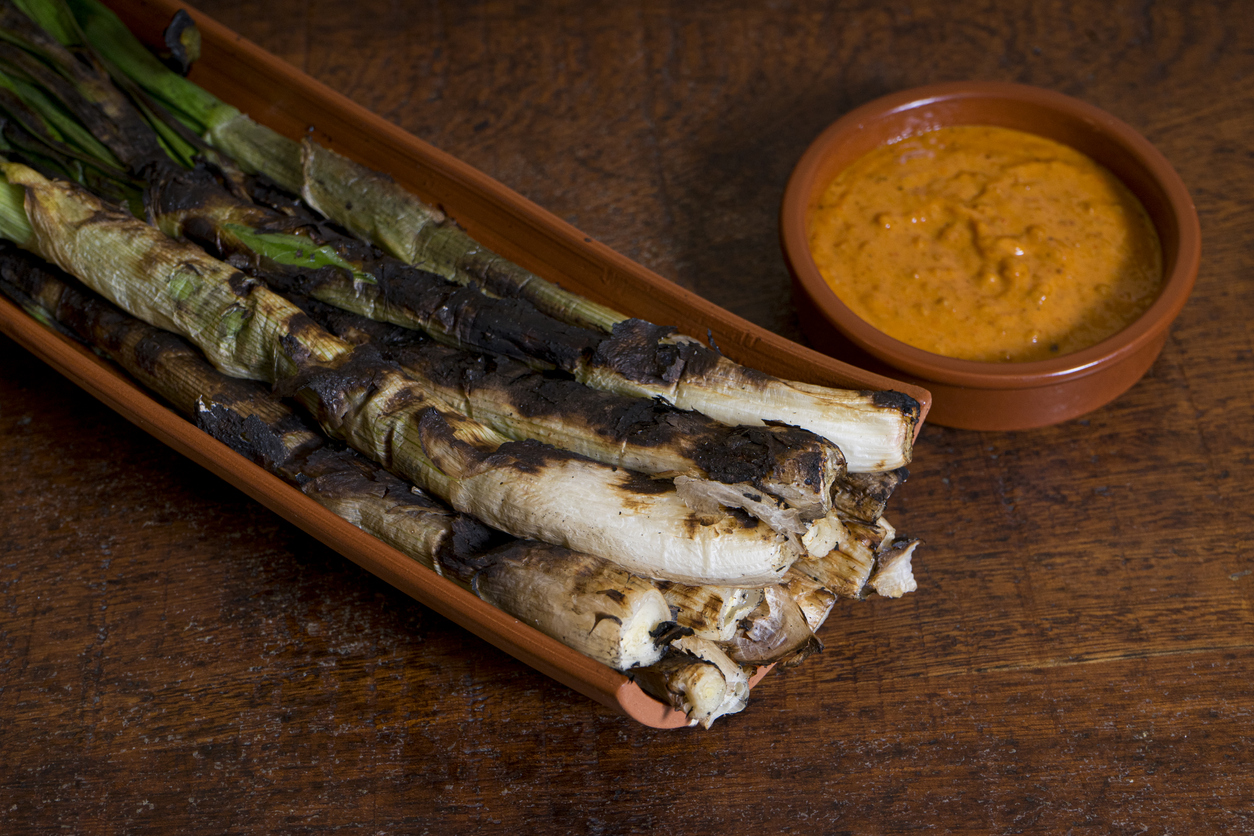 Cómo preparar calçots en casa sin hacer fuego: cuatro opciones y la ...