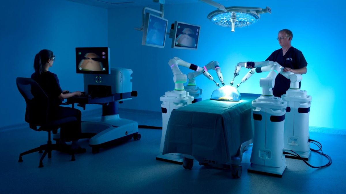 MWC 2023: así es 'Versius', el robot cirujano que ha probado el Rey