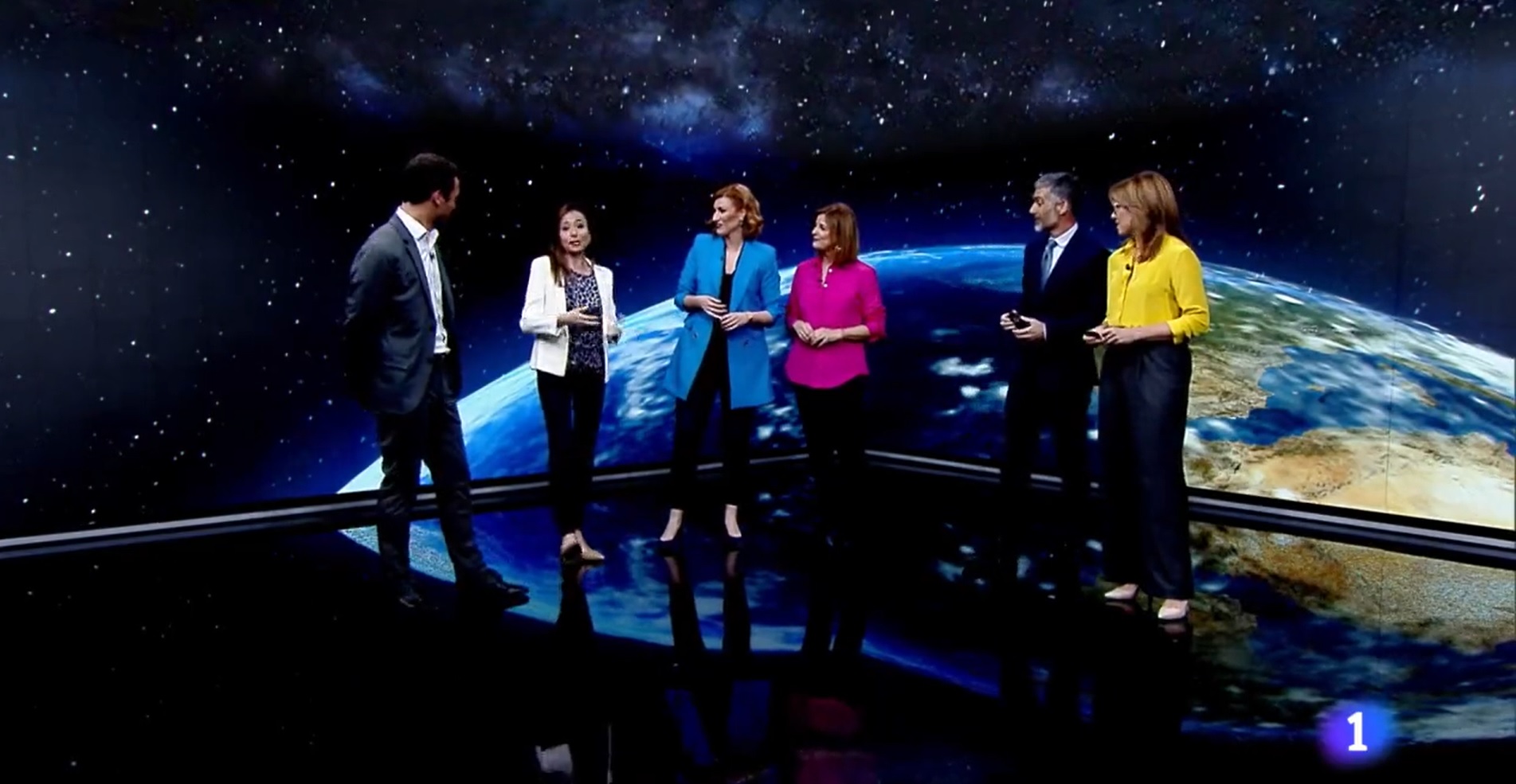 Los presentadores de 'El Tiempo' de TVE se reúnen en el plató del 'Telediario 1' por el Día ...