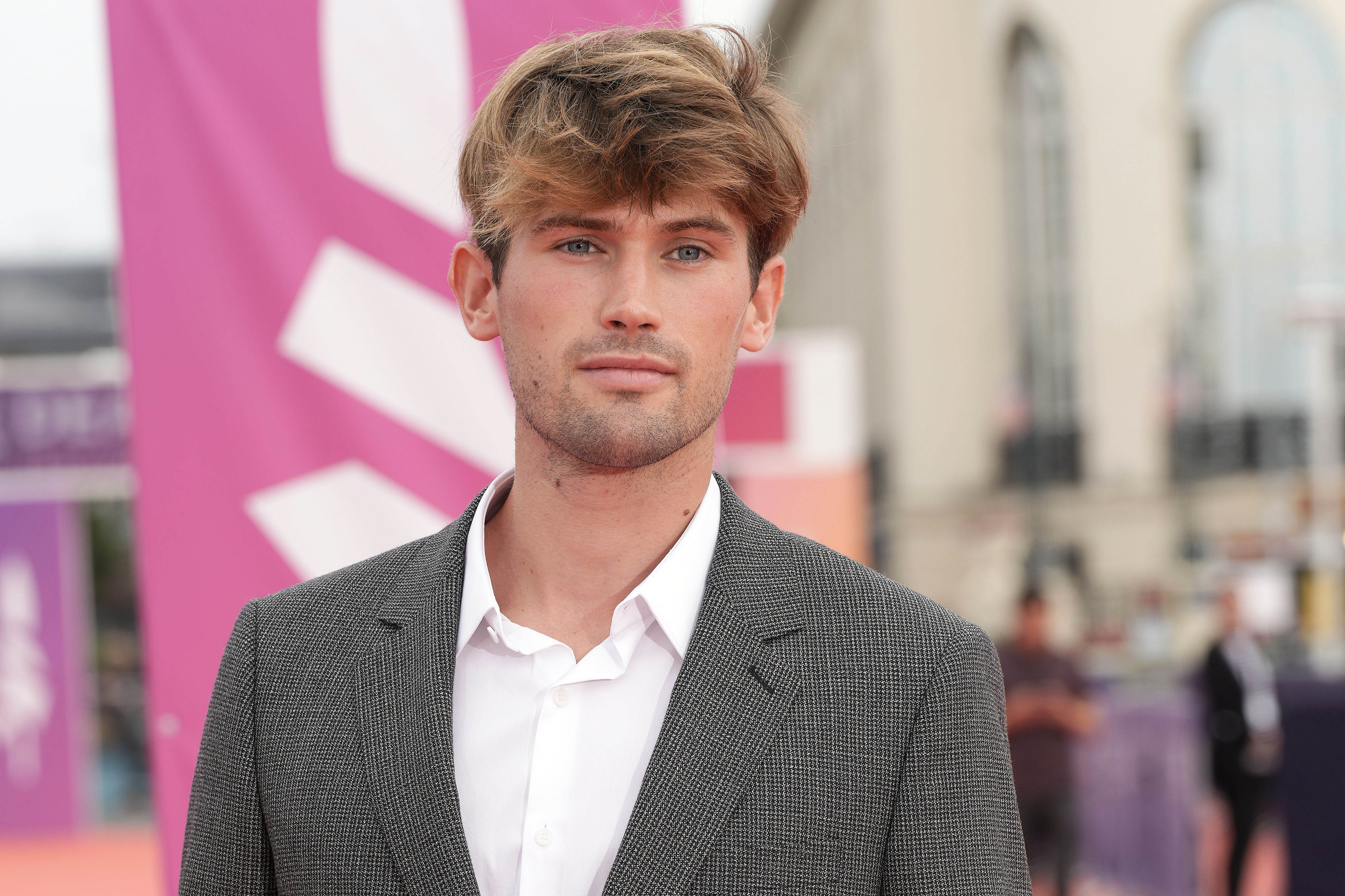 Así es Victor Meutelet, el joven protagonista de 'El bazar de la caridad'