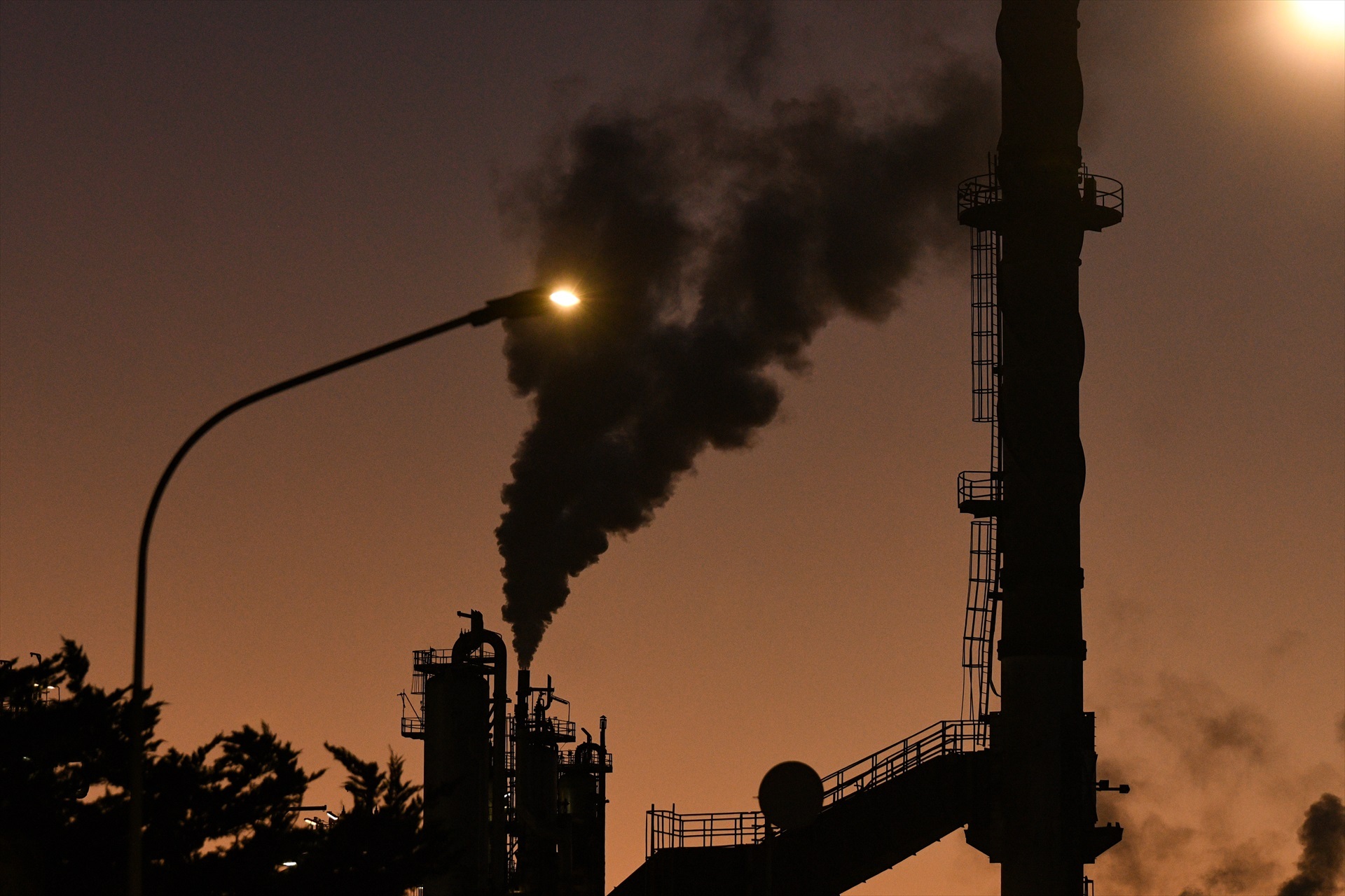 La consellería sanciona a IQOXE por la explosión que provocó tres muertes