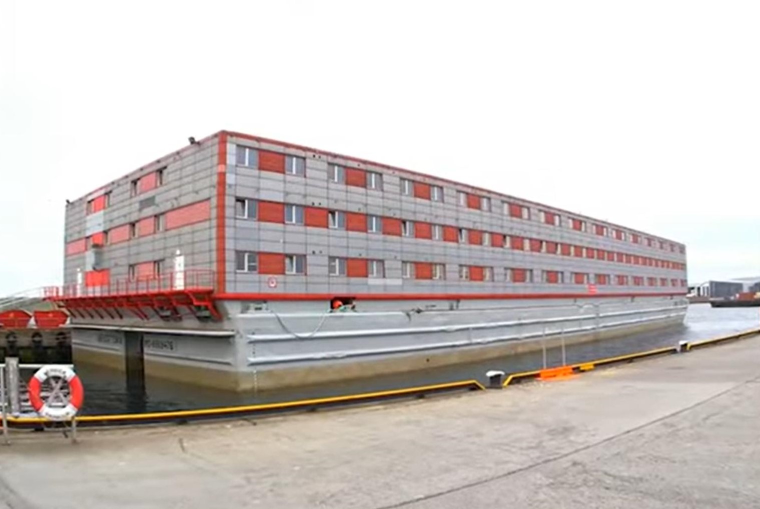 Reino Unido alojará a cientos de inmigrantes en un barco frente a la ...