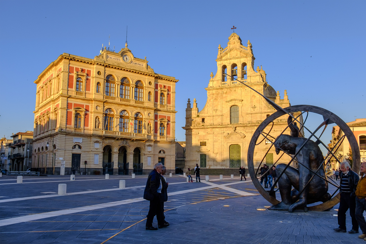 La curiosa ciudad italiana que tiene la forma de un hexágono perfecto