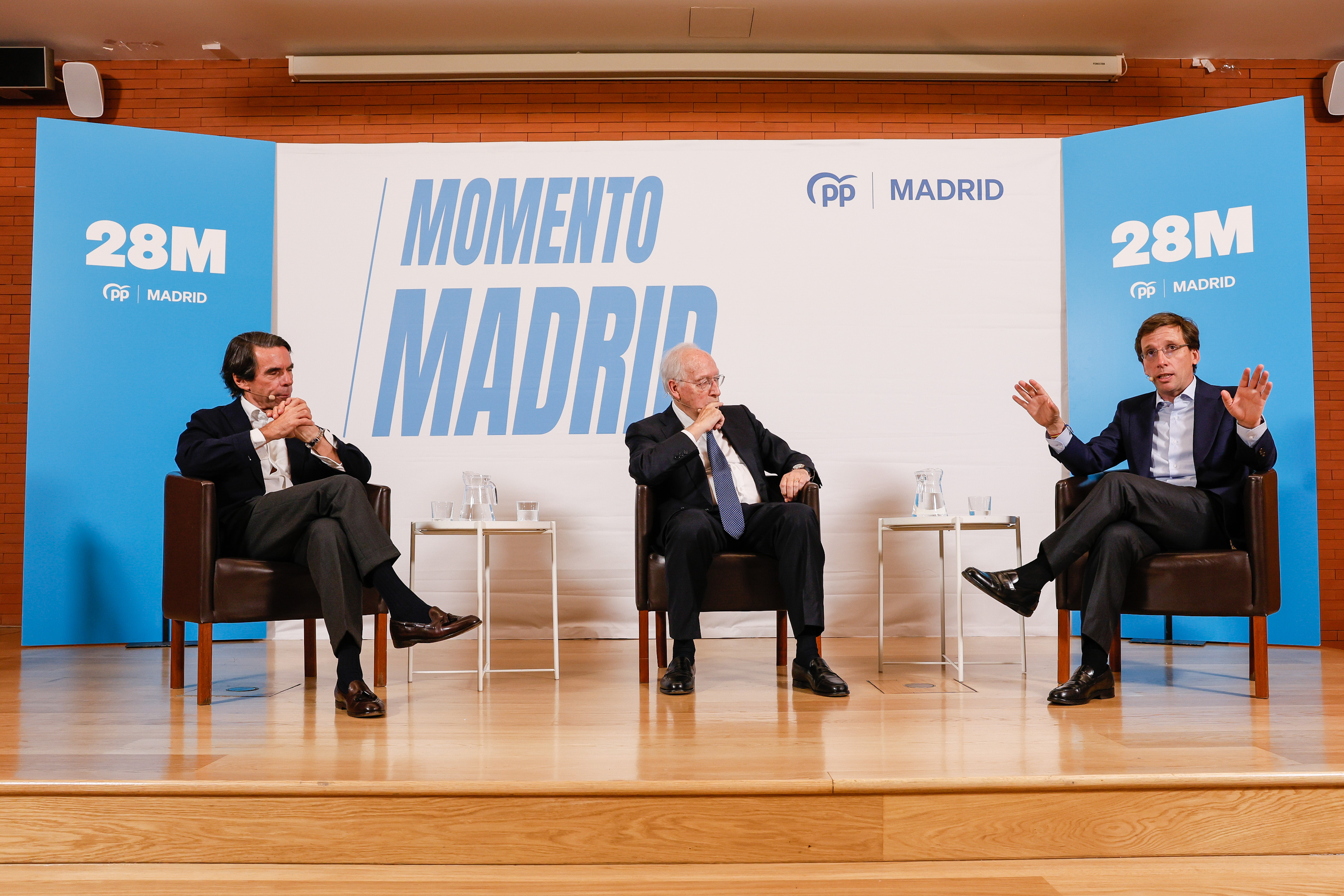 "Madrid va bien": Aznar abriga a Almeida camino a la reeleción de la ...