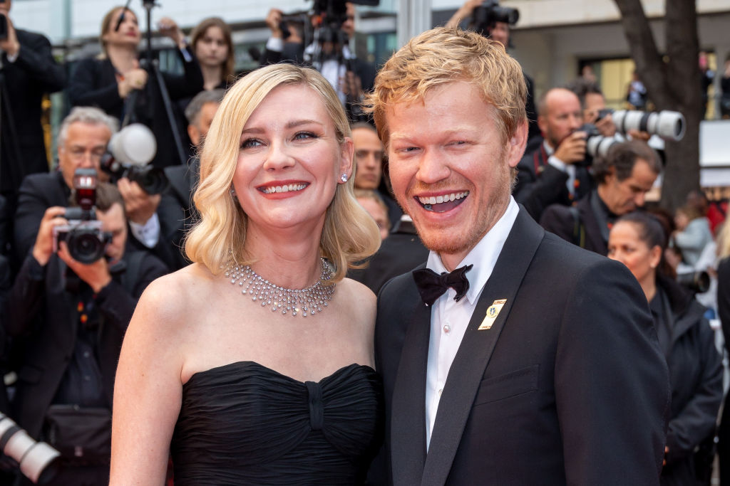 El increíble cambio físico de Jesse Plemons que sorprende en su paso ...