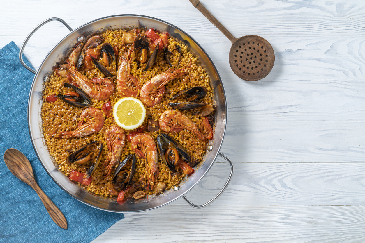 Así se elabora la paella de marisco 'más fácil' según Arguiñano