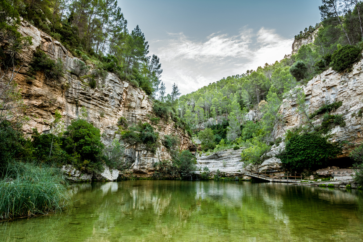 Las increíbles piscinas naturales con cascada que se encuentran a solo ...