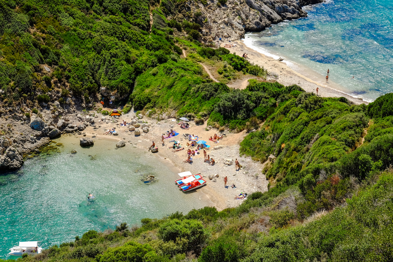 Una playa doble: así es este espectacular paisaje en una isla de Grecia