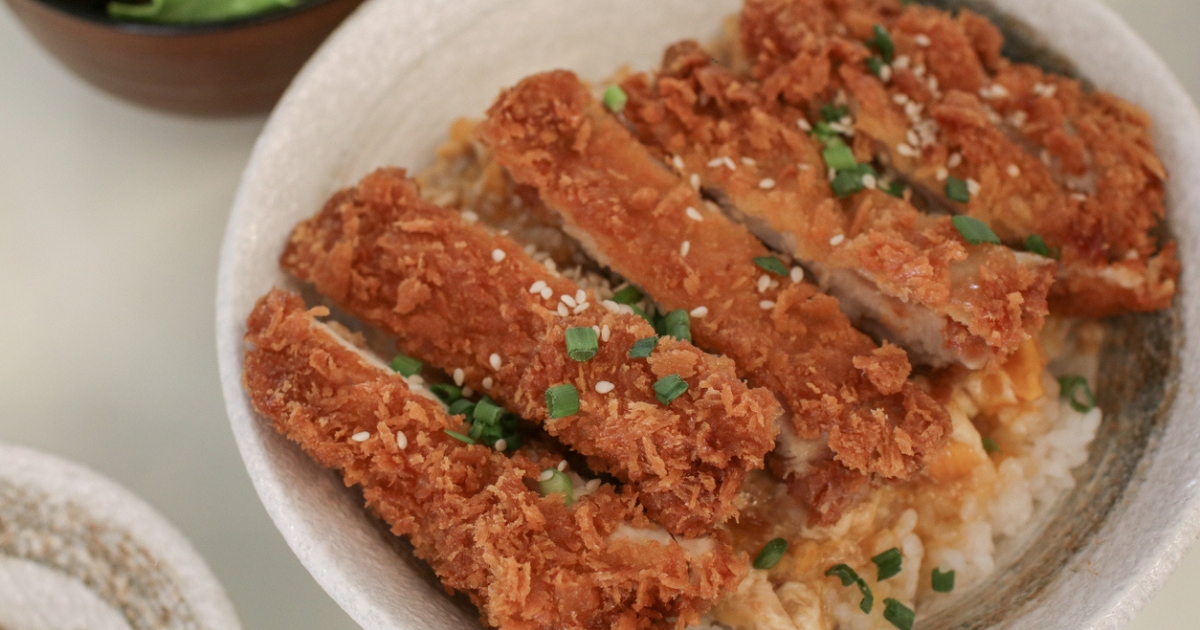 Cómo hacer un pollo empanado al curry, delicioso y saludable