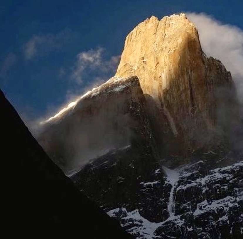El ataque de los hermanos Pou a la cima de la Gran Torre del Trango, la ...