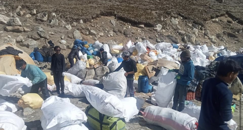 El Everest, un paraíso convertido en basurero: "Es realmente asqueroso"