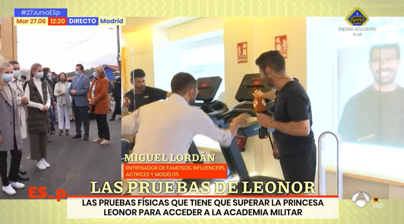 Un reportero de 'Espejo Público' se cae en directo de una cinta de ...