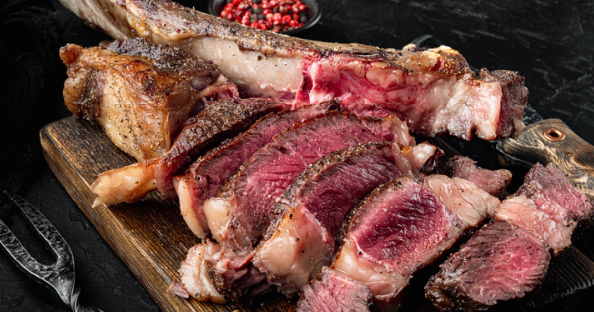 El mejor chuletón de España se come dentro de una cueva en un pequeño ...