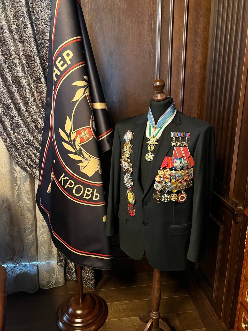 Fotos: Pelucas, un arsenal, lingotes de oro... Así es la mansión de ...