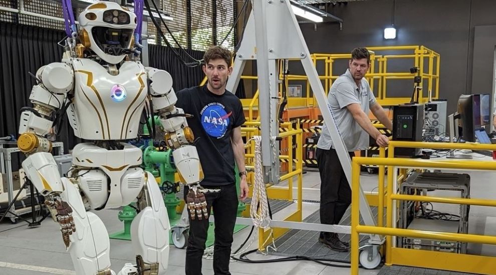 La NASA envía uno de sus robots humanoides espaciales a una petrolera