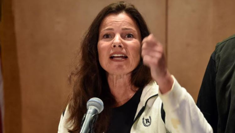 Quién es Fran Drescher, la "niñera" que hace temblar Hollywood al frente de la huelga de actores