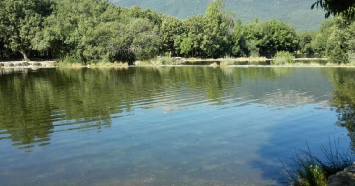 La sorprendente piscina natural a una hora de Madrid ideal para escapar ...