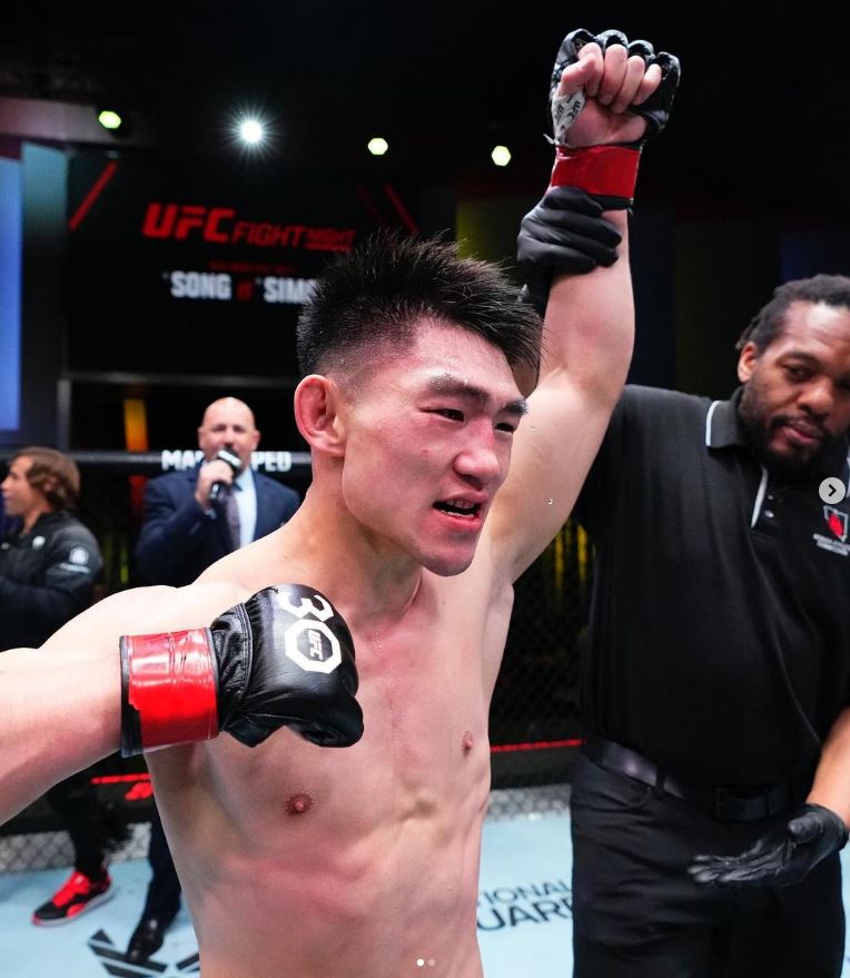 Un luchador de MMA sufre un atraco a punta de pistola en una gasolinera: "No puedo ser más ...