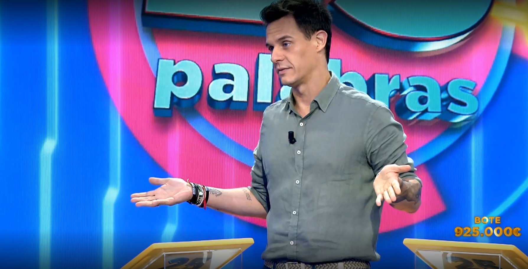 Álex celebra sus 25 programas en '25 palabras' con un baile tradicional ...