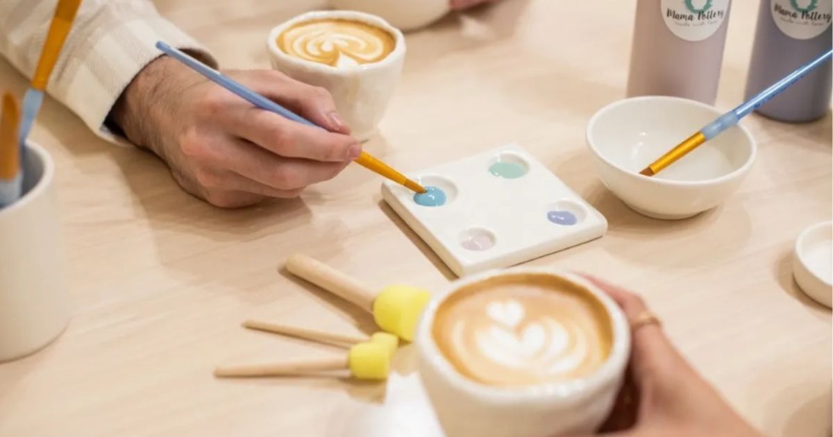 La cafetería donde puedes diseñar tu propia taza y llevártela a casa ...